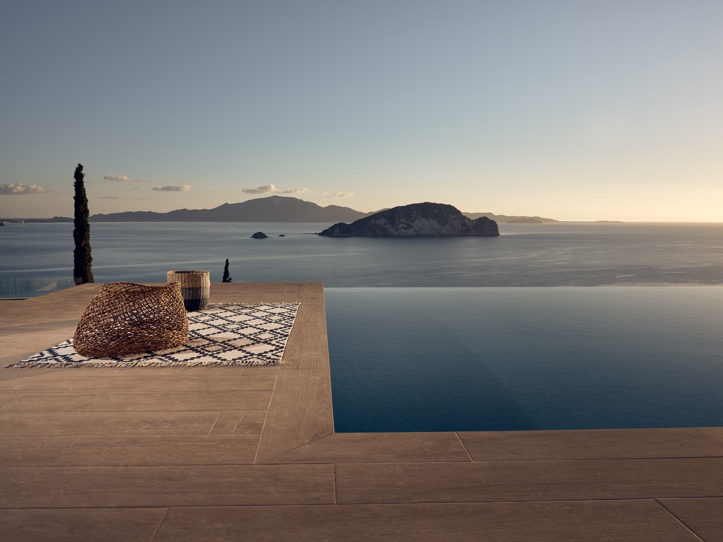 Feather Suite – Alkyonides Luxury Villas & Suites